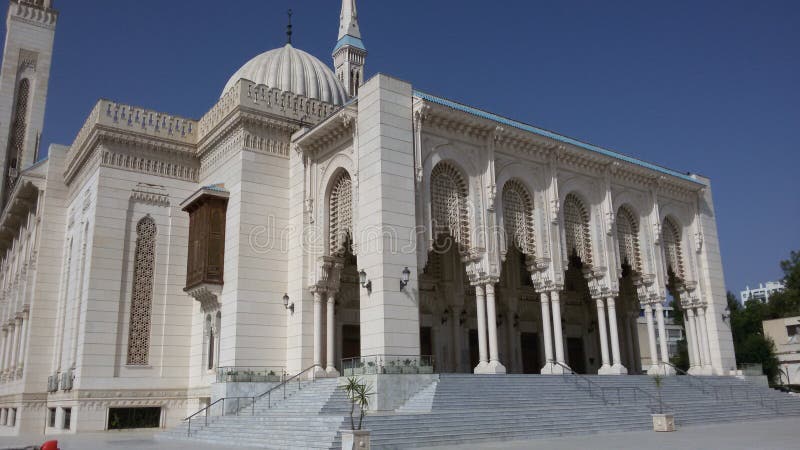 Ciudad De Constantina, Argelia Foto de archivo - Imagen de árbol, azul ...