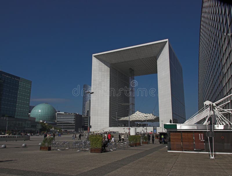 La Grande Arche En Defensa Del La En París En La Puesta Del Sol Imagen ...