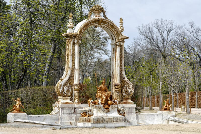 La Granja Estatua De La Fuente De Minerva Imagen de archivo - Imagen de ...