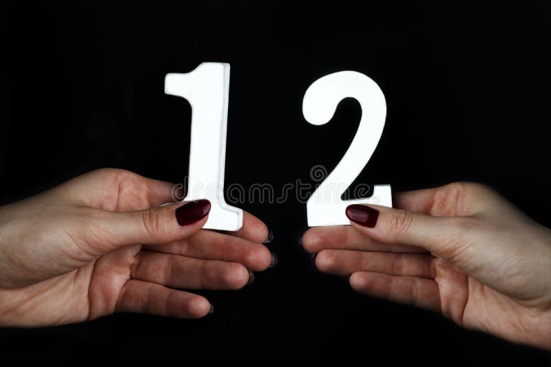 Numeral 12 Doce De Flores Rosadas Naturales De Periwinkle Aisladas En ...