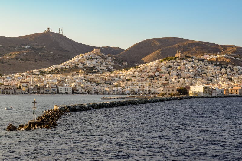 La isla de Syros imagen de archivo editorial. Imagen de griego - 108906914
