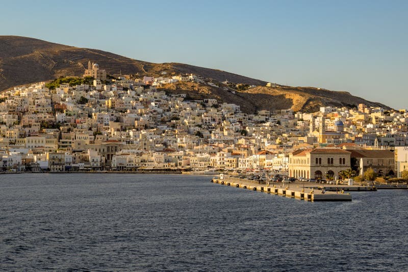 La isla de Syros foto editorial. Imagen de belleza, edificio - 108909881