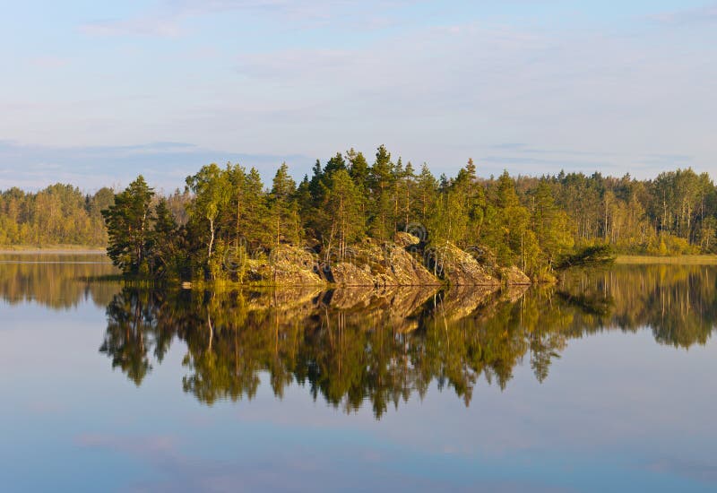 La isla rocosa imagen de archivo. Imagen de horizontal - 26377555
