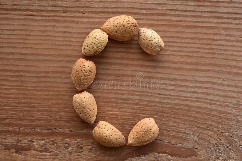 La Letra C Formada Con Las Almendras En La Madera Imagen de archivo ...