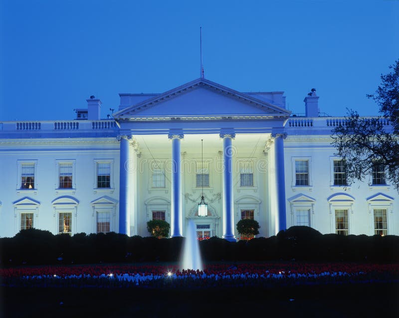 La Maison Blanche la nuit photo stock. Image du manoirs - 23147952