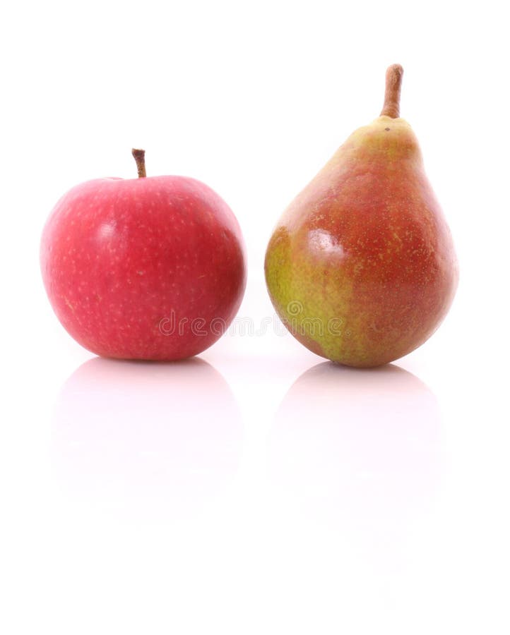 La Mela Rossa E La Pera Giallo Verde Hanno Isolato Fotografia Stock ...