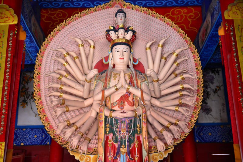 La Mil-mano Kwan-yin imagen de archivo. Imagen de escultura - 51818003