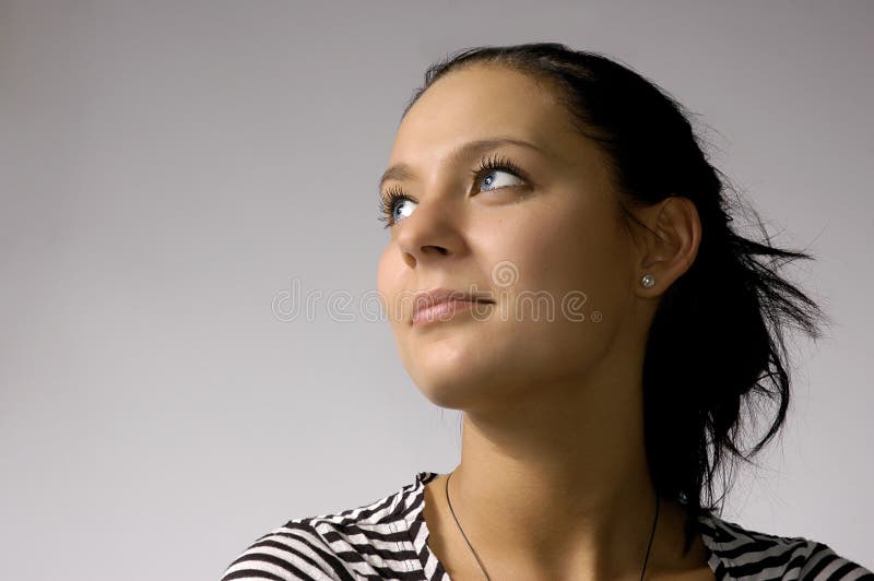 La Mirada Hermosa Hacia Arriba Foto de archivo - Imagen de cara, haga ...