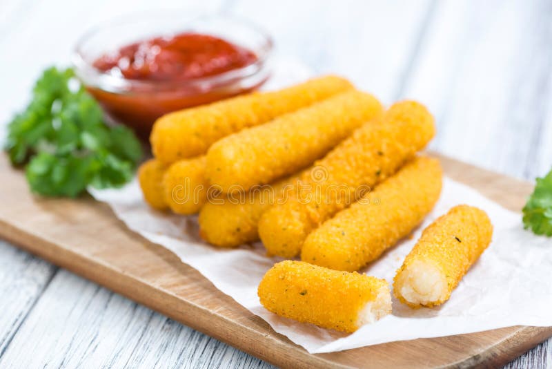 La Mozzarella Attacca (fritto Nel Grasso Bollente) Immagine Stock ...