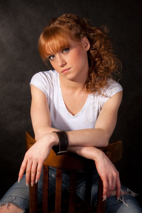 La muchacha hermosa imagen de archivo. Imagen de shapely - 13232517