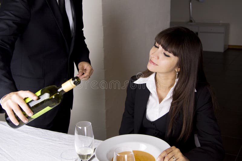 La Mujer De Negocios Está Almorzando Imagen de archivo - Imagen de ...
