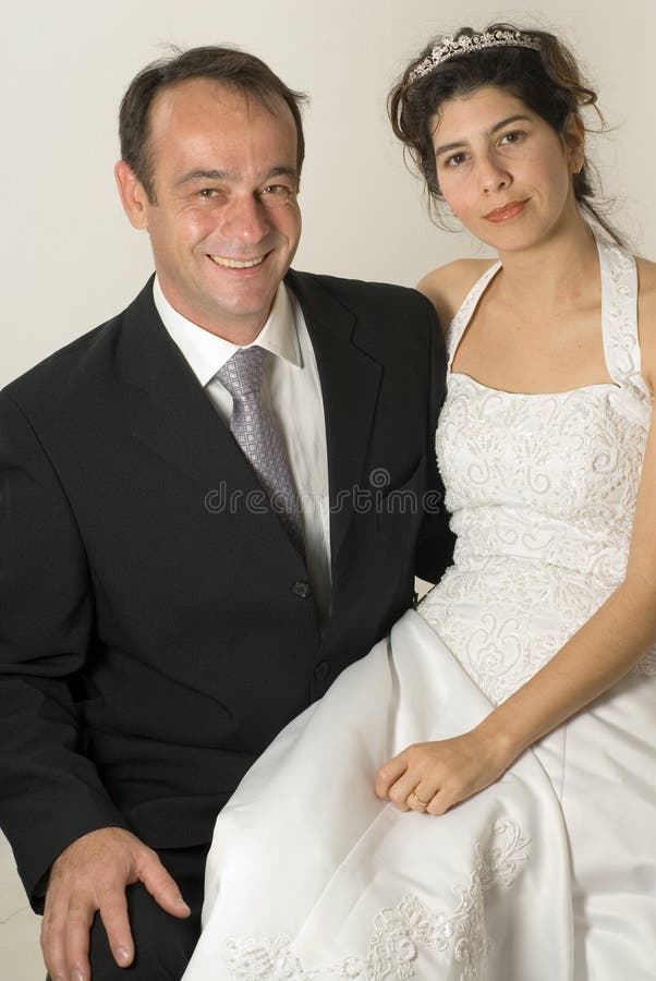 Mujer Sentada En El Regazo De Un Hombre - Vertical Foto de archivo ...