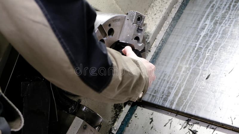 La Máquina Del Torno Del CNC Torno Para Perforar Con La Herramienta Del ... La Máquina Del Torno Del CNC Torno Para Perforar Con La Herramienta Del ...