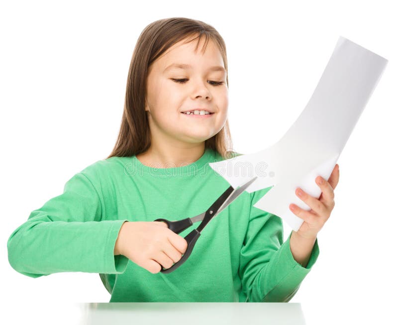 La Niña Está Cortando El Papel Usando Las Tijeras Imagen de archivo ... La Niña Está Cortando El Papel Usando Las Tijeras Imagen de archivo ...