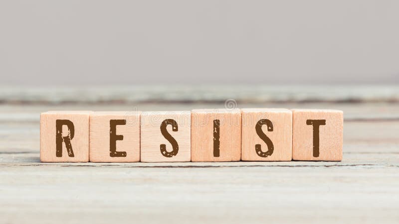 La Palabra Resiste En Seis Cubos De Madera Imagen de archivo - Imagen ...