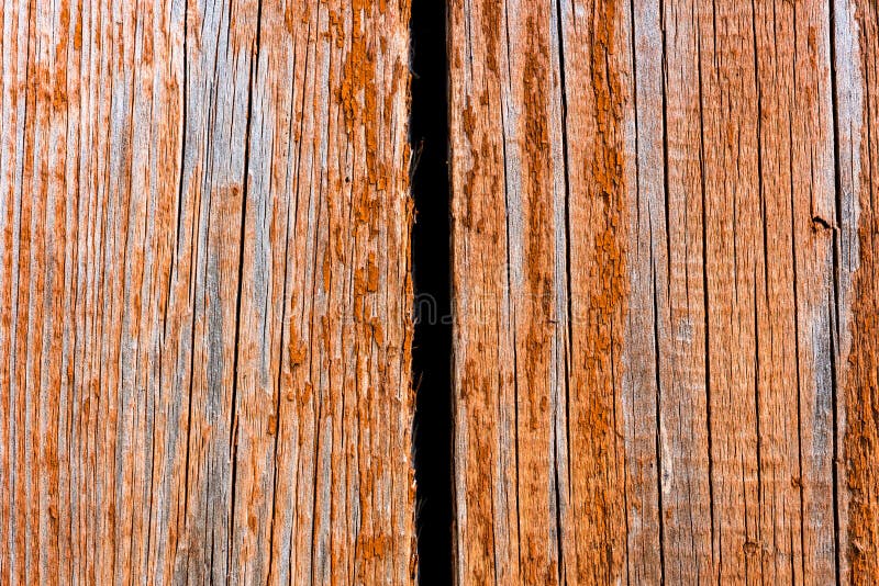 La pared de madera rota foto de archivo. Imagen de grano - 240377632