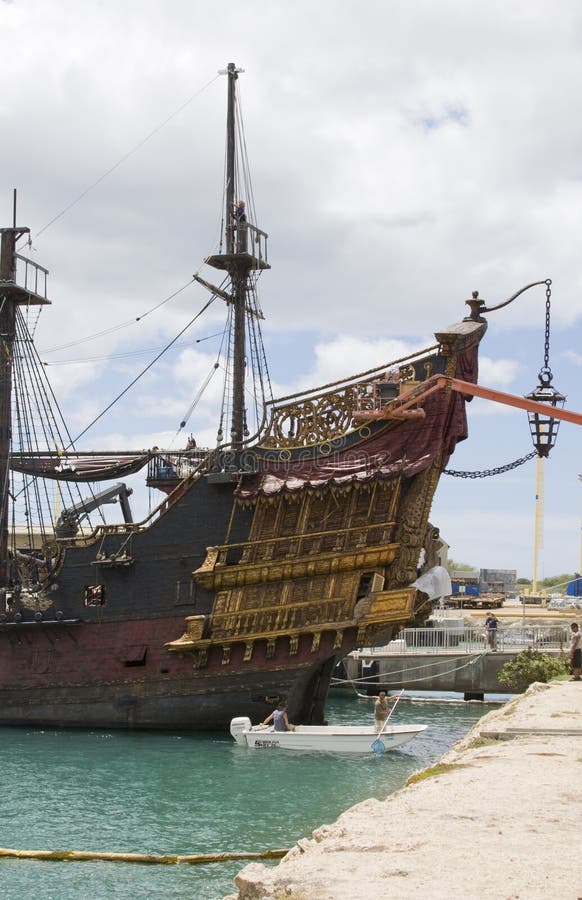 La perla nera del Disney immagine editoriale. Immagine di nave - 14778745