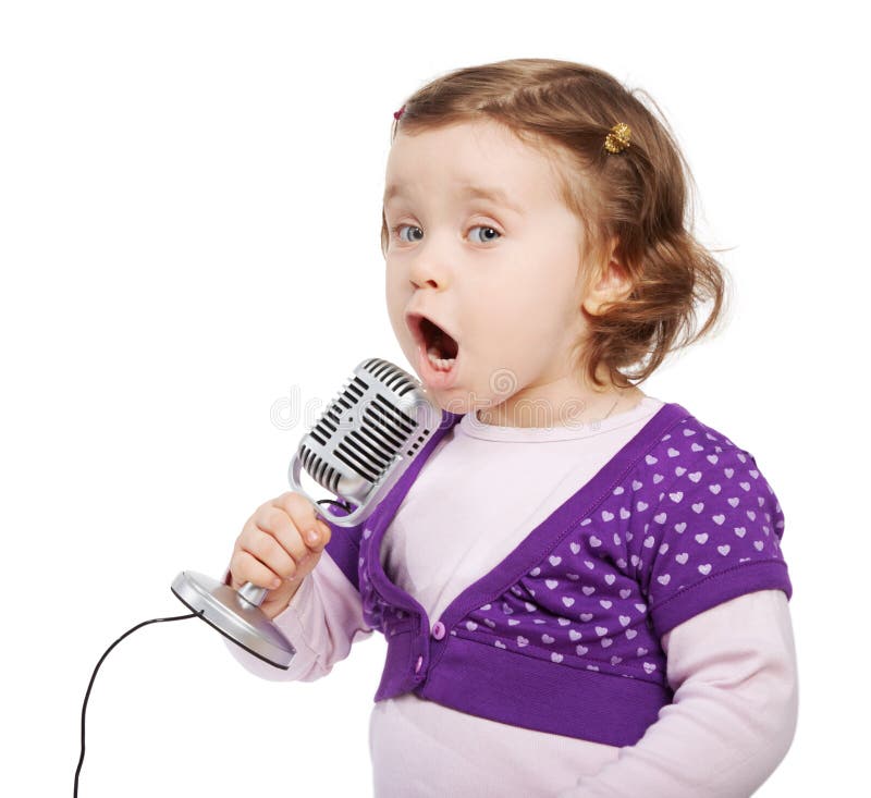 La Petite Fille Chante Dans Le Microphone. Image stock - Image du ...