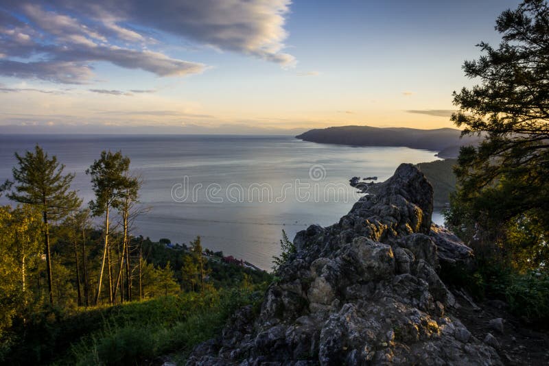 La Piedra De Chersky Baikal, Listvyanka Imagen de archivo - Imagen de ...