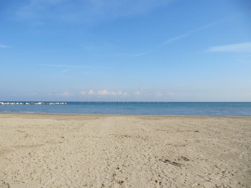 La Playa De La Ciudad De Rimini En Italia Foto de archivo - Imagen de ...