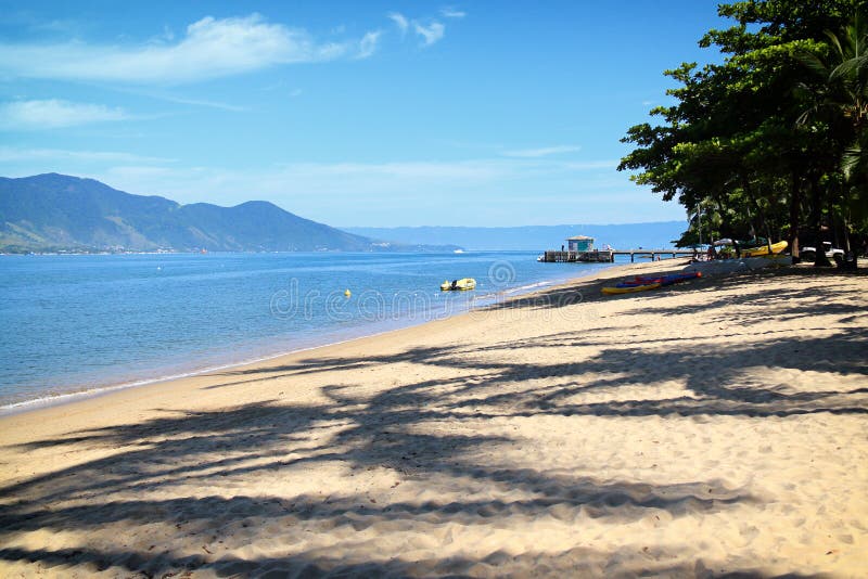 La Playa De Pereque, Ilhabela - El Brasil Foto de archivo - Imagen de ...