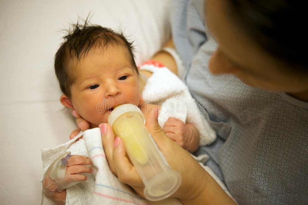 La primera comida del bebé foto de archivo. Imagen de cuidado - 33446862