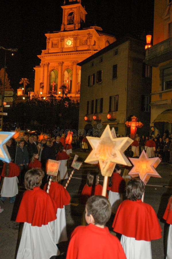 La Processione Annuale a Jesus Christ a Pasqua in Mendrisio Fotografia ...