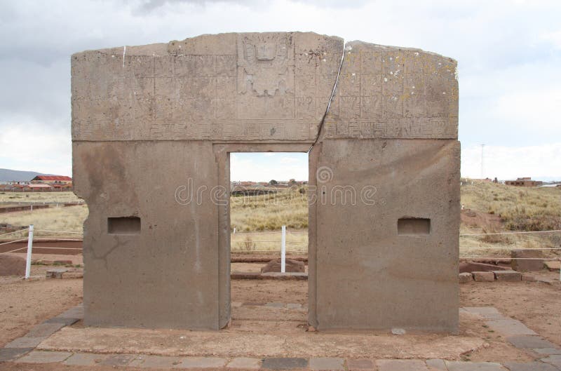 Puerta Del Sol En Tiwanaku (Tiahuanaco) En Bolivia Imagen de archivo ...