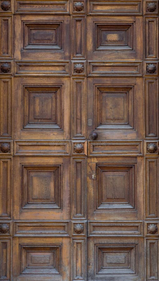 La Puerta Principal De Madera Del Vintage De Una Casa Vieja Foto De