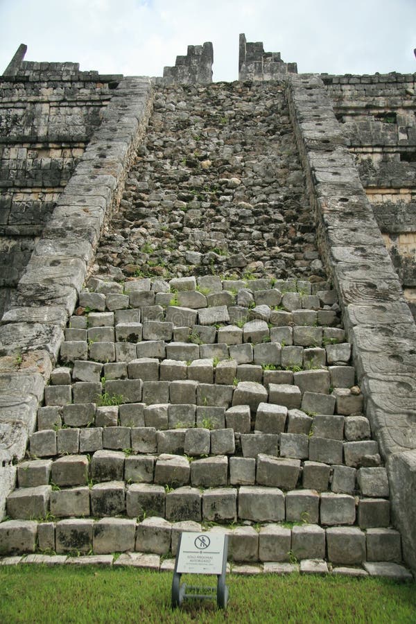 La Pyramide Chez Chichen Itza, Mexique Image stock - Image du pyramide ...