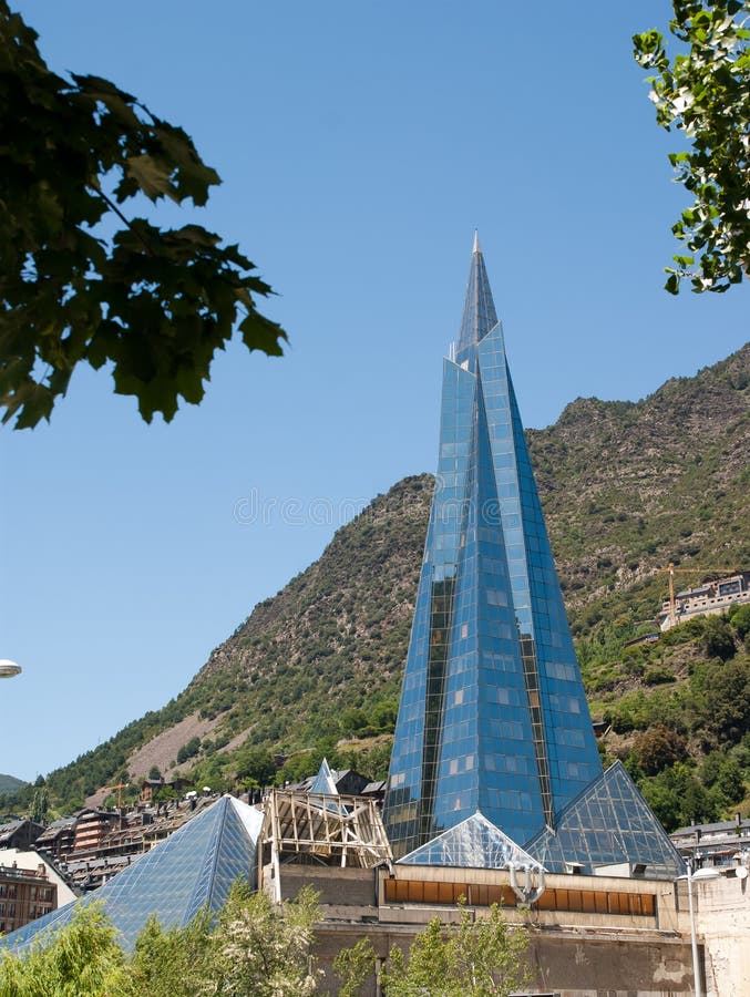 La Pyramide En La Vella De L'Andorre Photo stock - Image du lignes ...