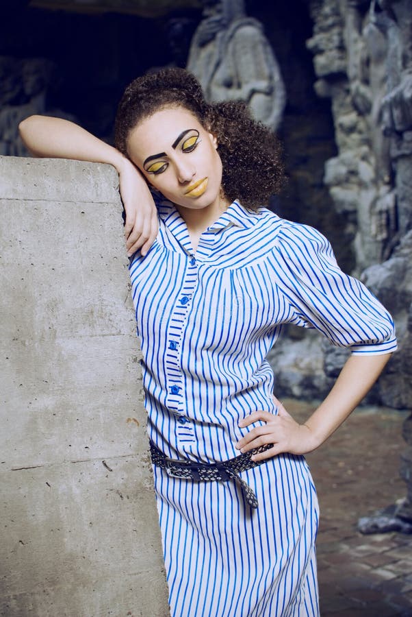 Ragazza Con Trucco Egiziano Del Pharaoh Immagine Stock - Immagine di ...