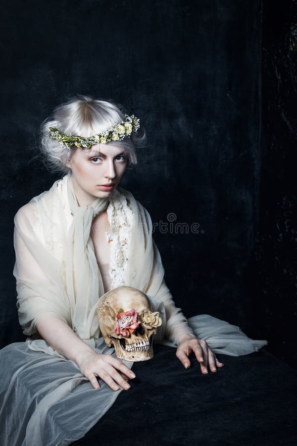 La ragazza nel dispiacere fotografia stock. Immagine di dolore - 49876370