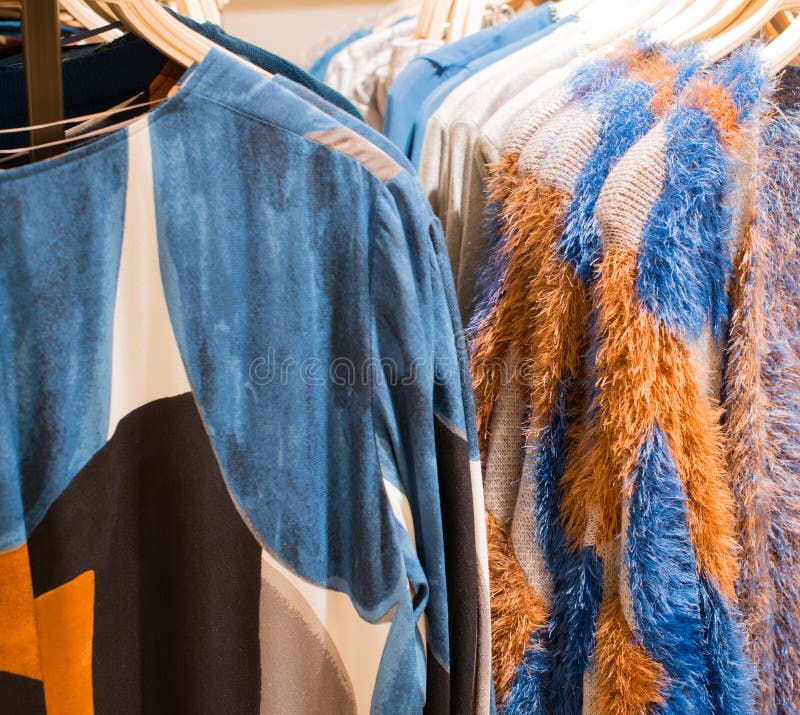 La Rebeca En Ropa Atormenta Para El Closing Del Invierno Imagen de ...