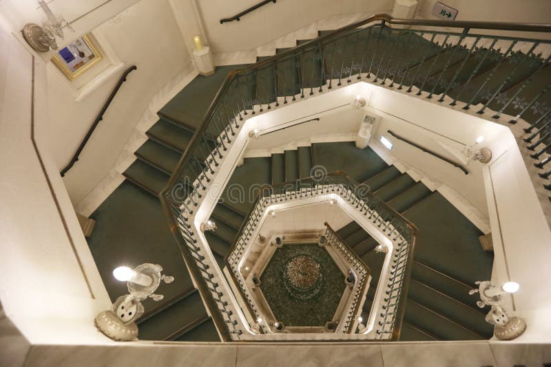 La Scala Rotonda Del Museo Di Crysal Della Neve Fotografia Stock ...