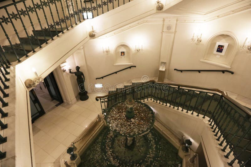 La Scala Rotonda Del Museo Di Crysal Della Neve Fotografia Editoriale ...