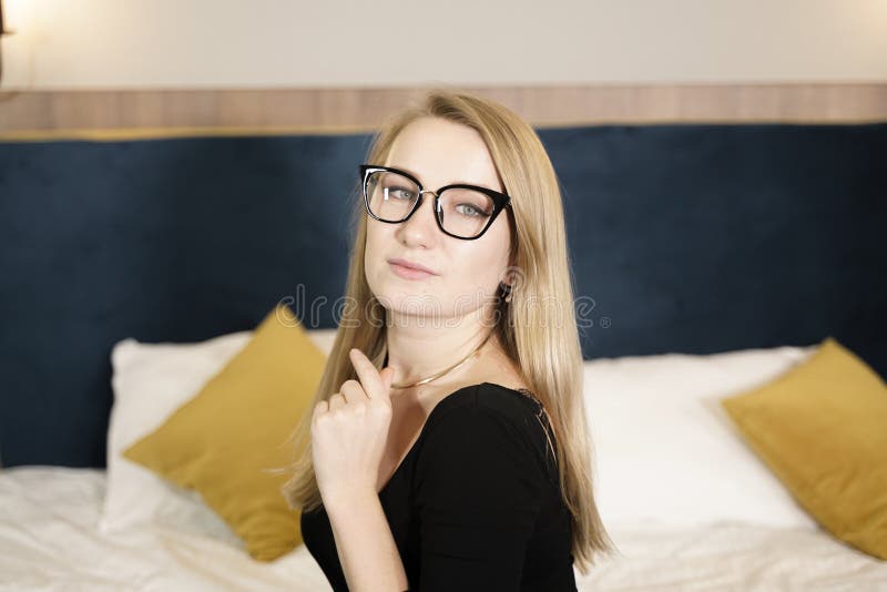 La Sexy Secrétaire Sexy Sexy Sexy Une Fille Adulte En Soirée Avec Des