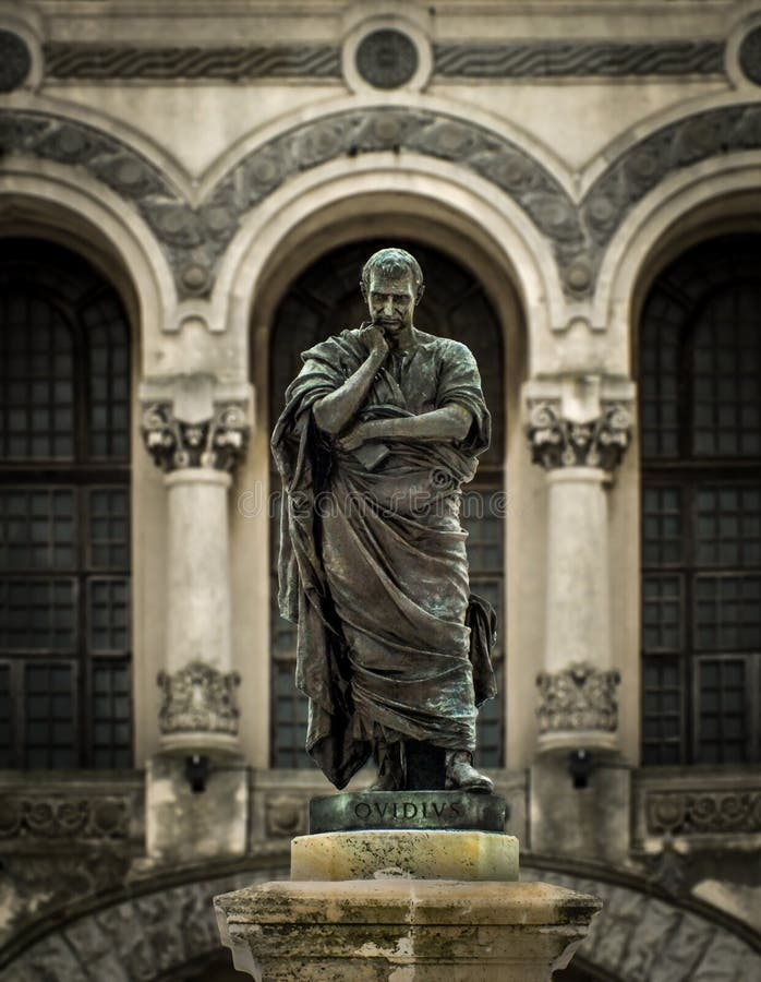 Statue D'Ovid, Symbole De La Ville De Sulmona Photographie éditorial ...