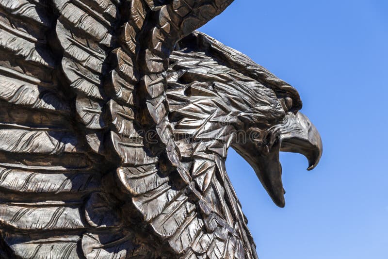 La statue d'un aigle photo stock. Image du grand, attraction - 146159468