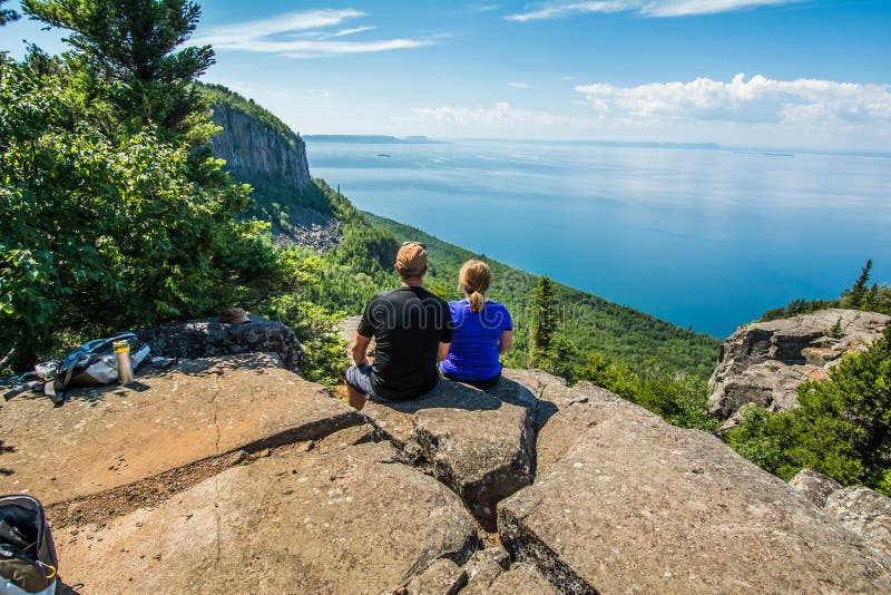 La tête du géant image éditorial. Image du dessus, sommeil - 68408220