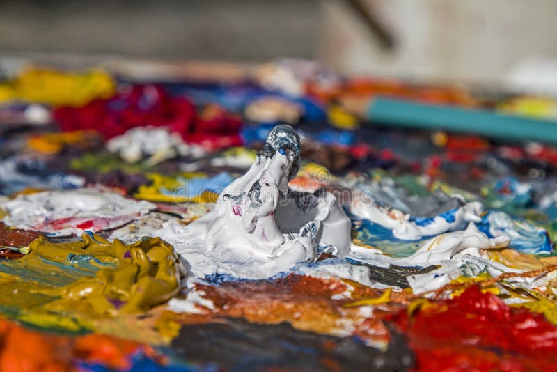 La Tavolozza Del Pittore Con I Colori a Olio Fotografia Stock ...