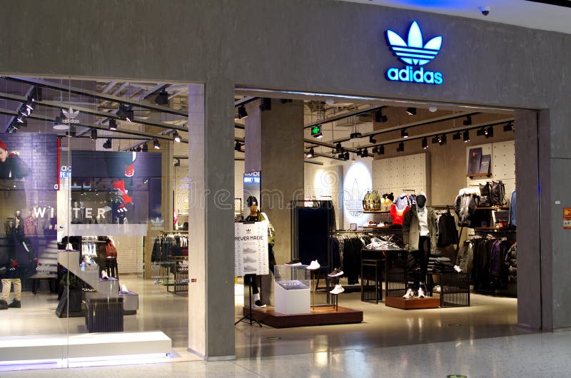 Tienda Adidas foto editorial. Imagen de calzado, compras - 160290306