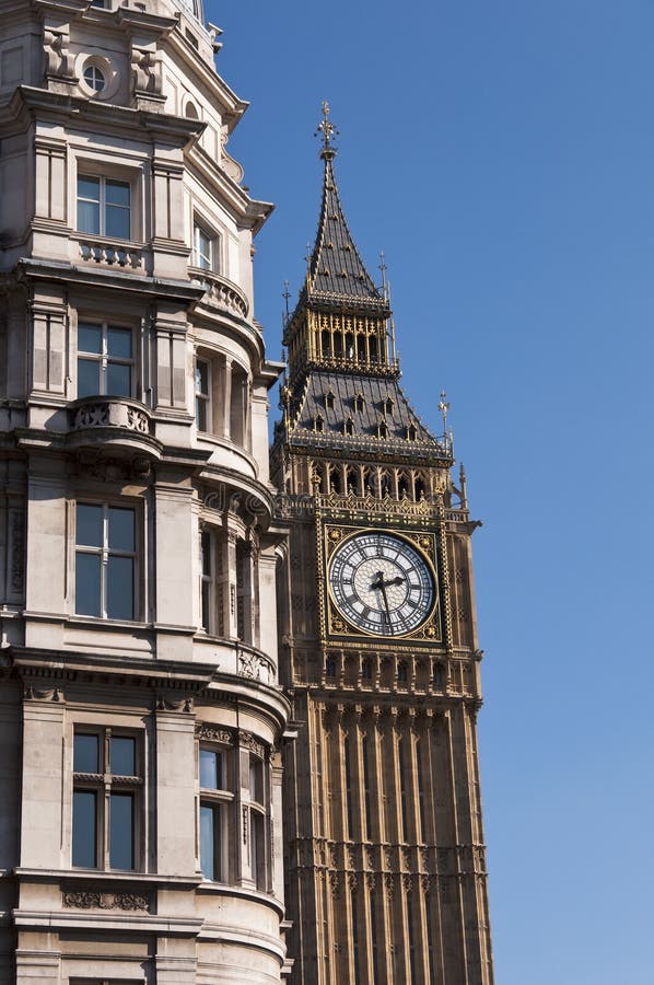 La Torre De Reloj En Londres, Inglaterra, Reino Unido Foto de archivo ...