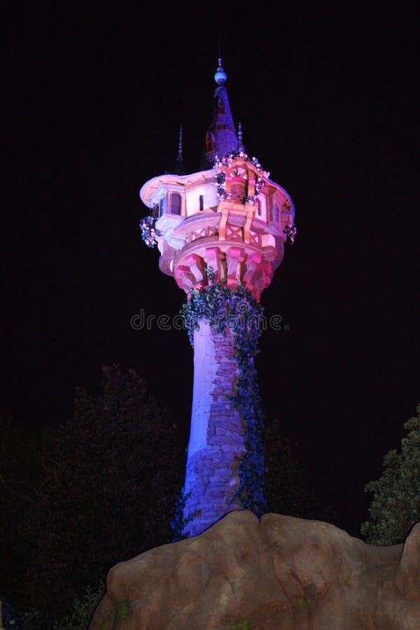La tour de Rapunzel photo éditorial. Image du disneyland - 31339671