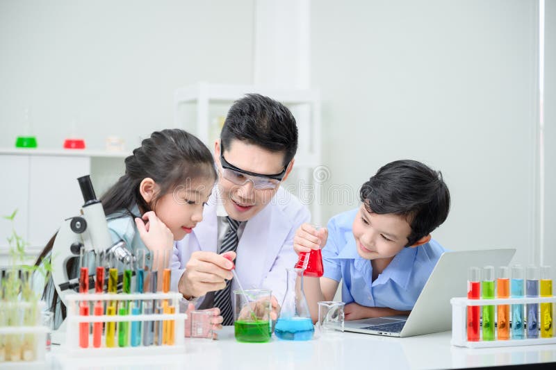 Lab Technician Showing Excited Kids a Science Experiment Stock Image ...