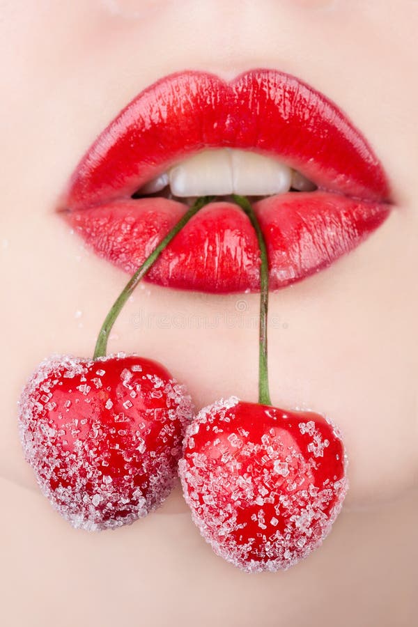 Labios Con Las Cerezas Rojas Imagen de archivo - Imagen de travieso ...