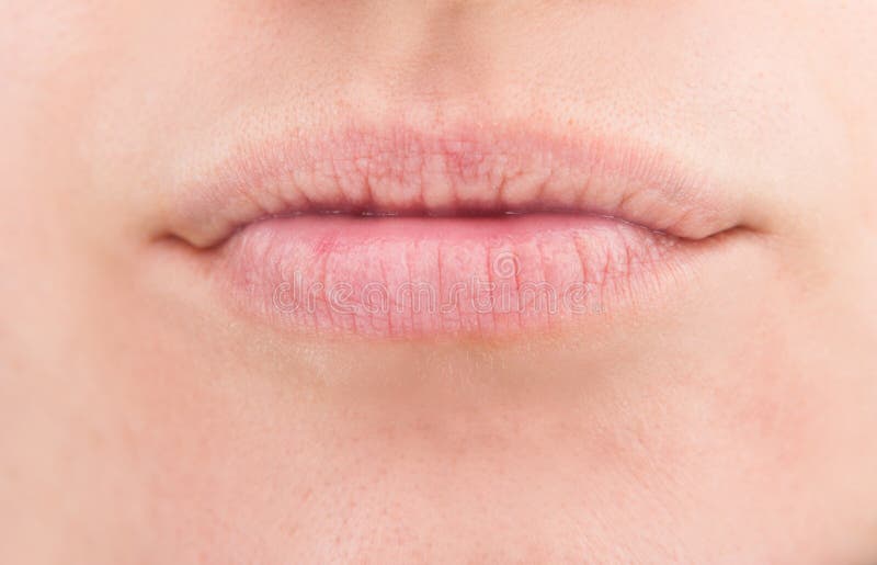 Labios Naturales De La Mujer Foto de archivo - Imagen de haga, labios ...