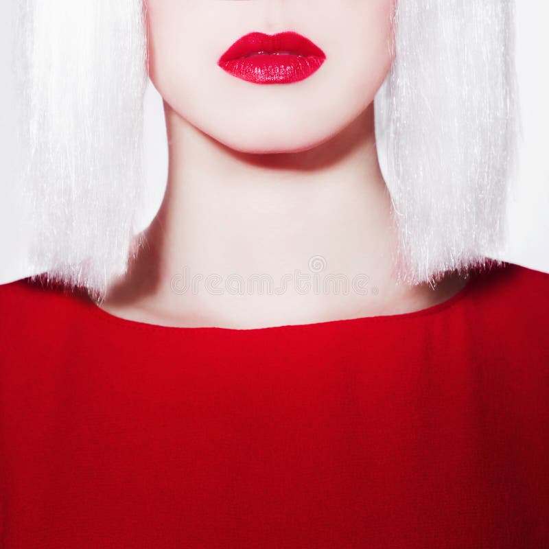 Labios Rojos De La Mujer Joven De La Belleza Imagen de archivo - Imagen ...