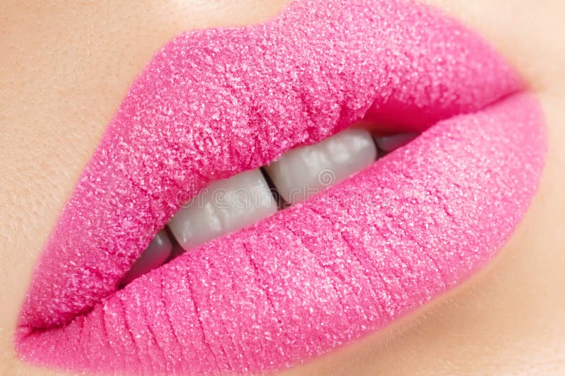 Labios rosados deliciosos imagen de archivo. Imagen de glamor - 597279