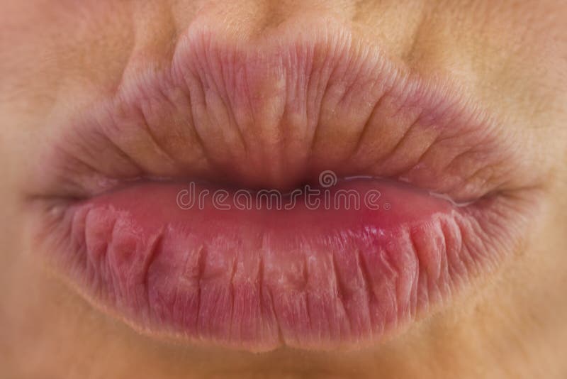 Labios Suaves Hermosos Los Labios Hacen Un Beso Imagen de archivo ...